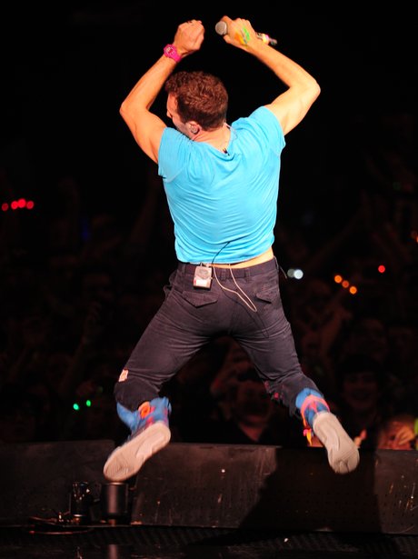 Chris Martin Coldplay Dancing